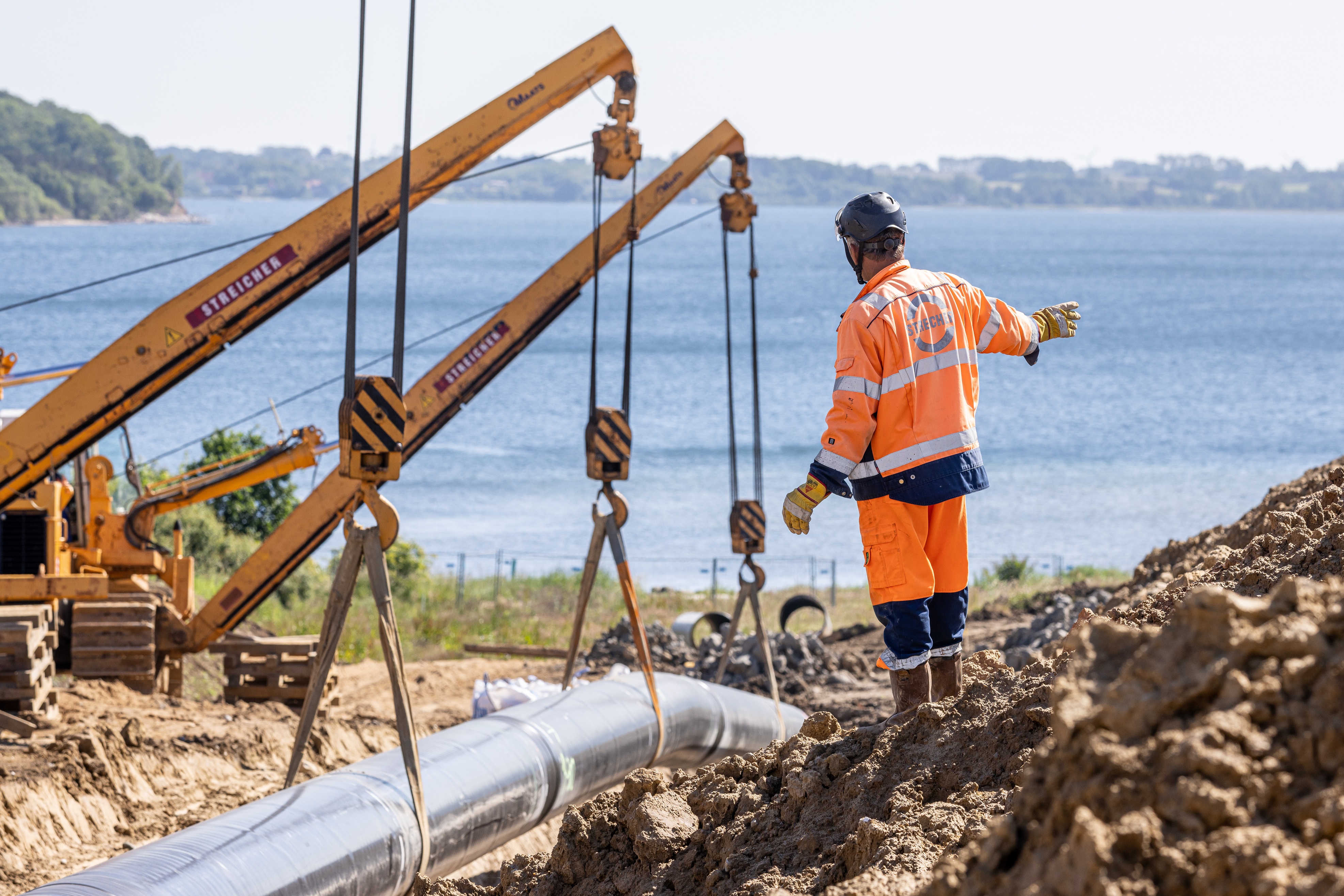 Design & construction of pipelines, assembly of stations...